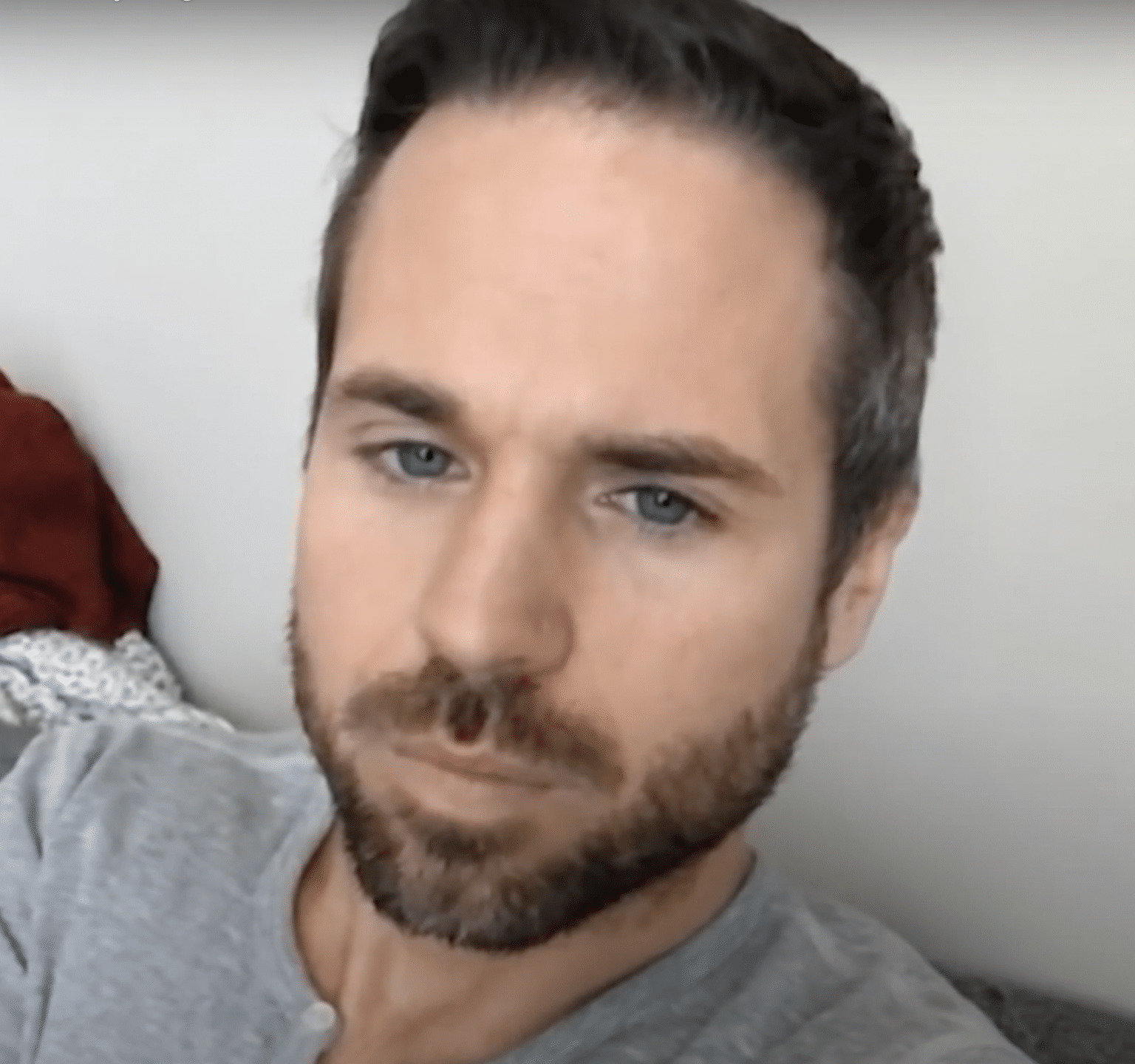 This Man Hires an Attractive Lookalike to Replace Him at a 10-Year High ...
